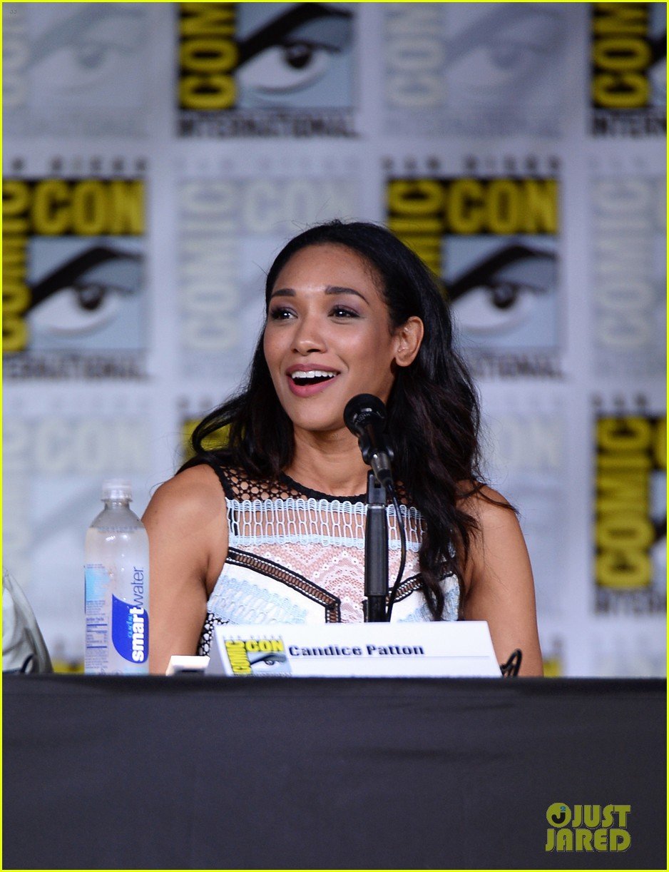 Grant Gustin Wears Flash Shirt To Talk 'The Flash' at Comic-Con | Photo ...