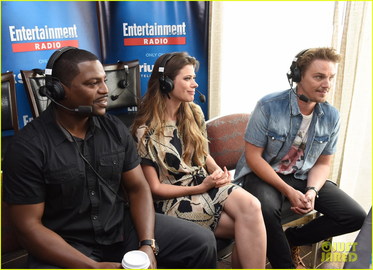 Peyton List & Riley Smith Bring 'Frequency' to Comic-Con 2016 | Photo 1001396 - Photo Gallery ...