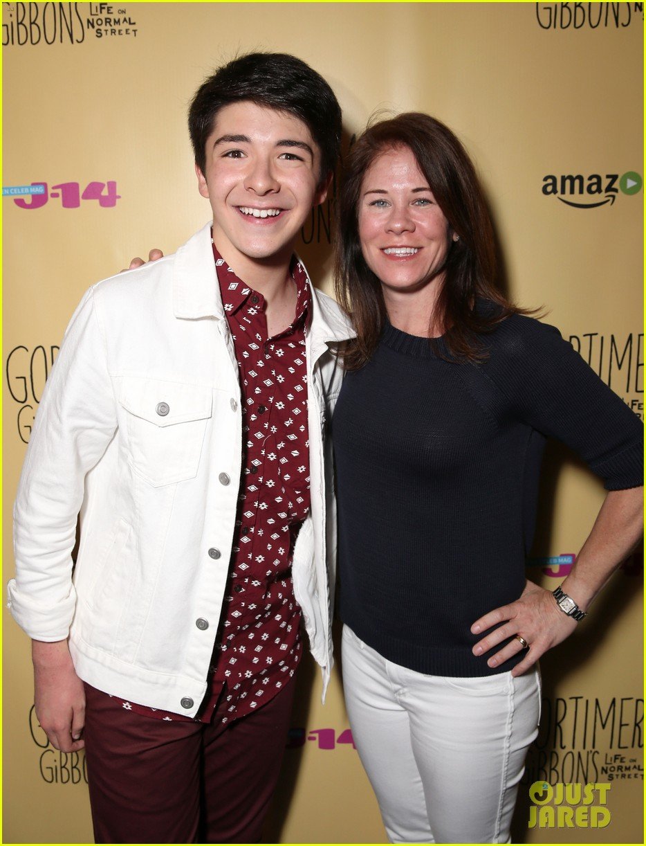 Full Sized Photo of sloane siegel gortimer gibbon cast season two ...