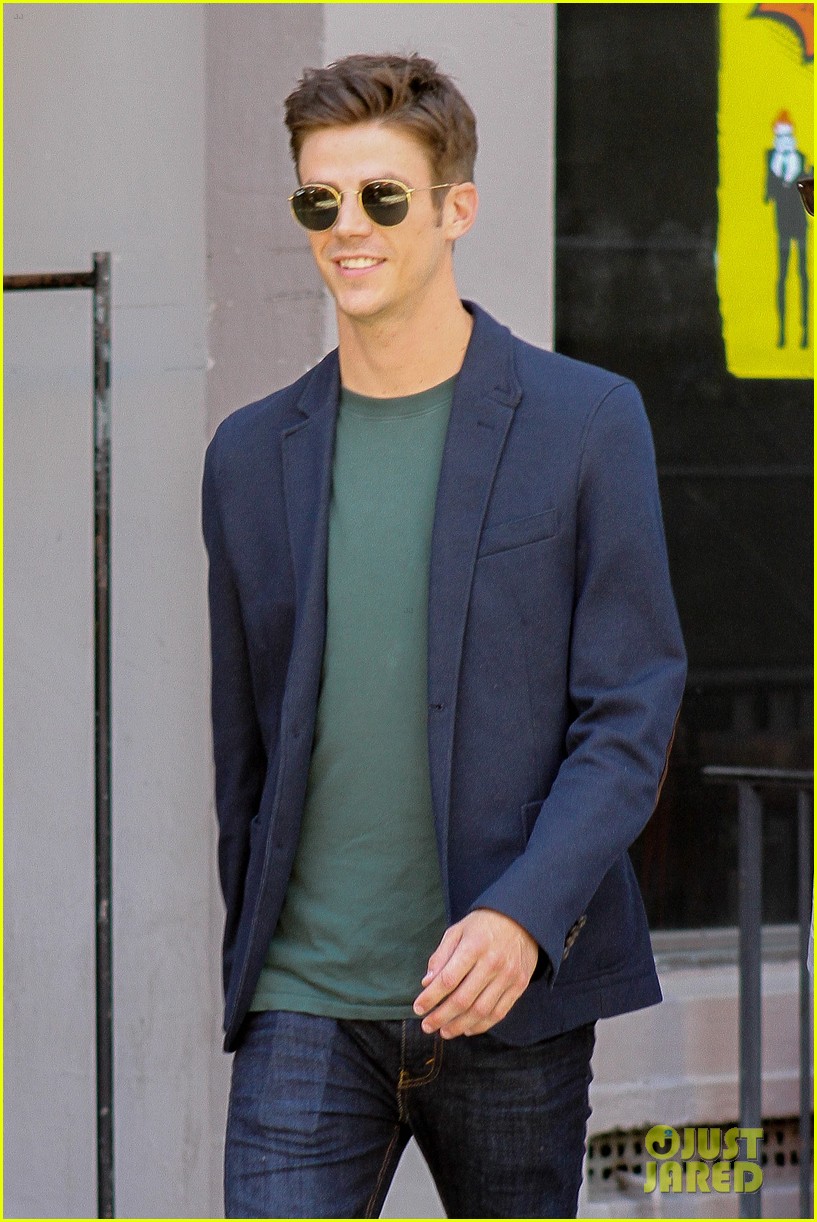 Grant Gustin, Melissa Benoist & Stephen Amell Arrive For Comic-Con ...