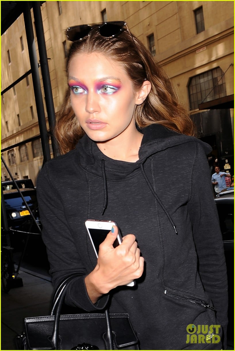 Gigi Hadid Reveals How to Get Rock-Hard Abs Just Like Hers! | Photo ...