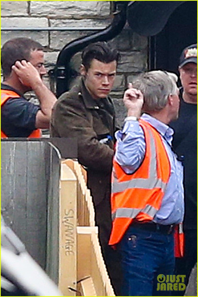 Harry Styles Continues Filming Train Scene for Acting Debut 'Dunkirk ...