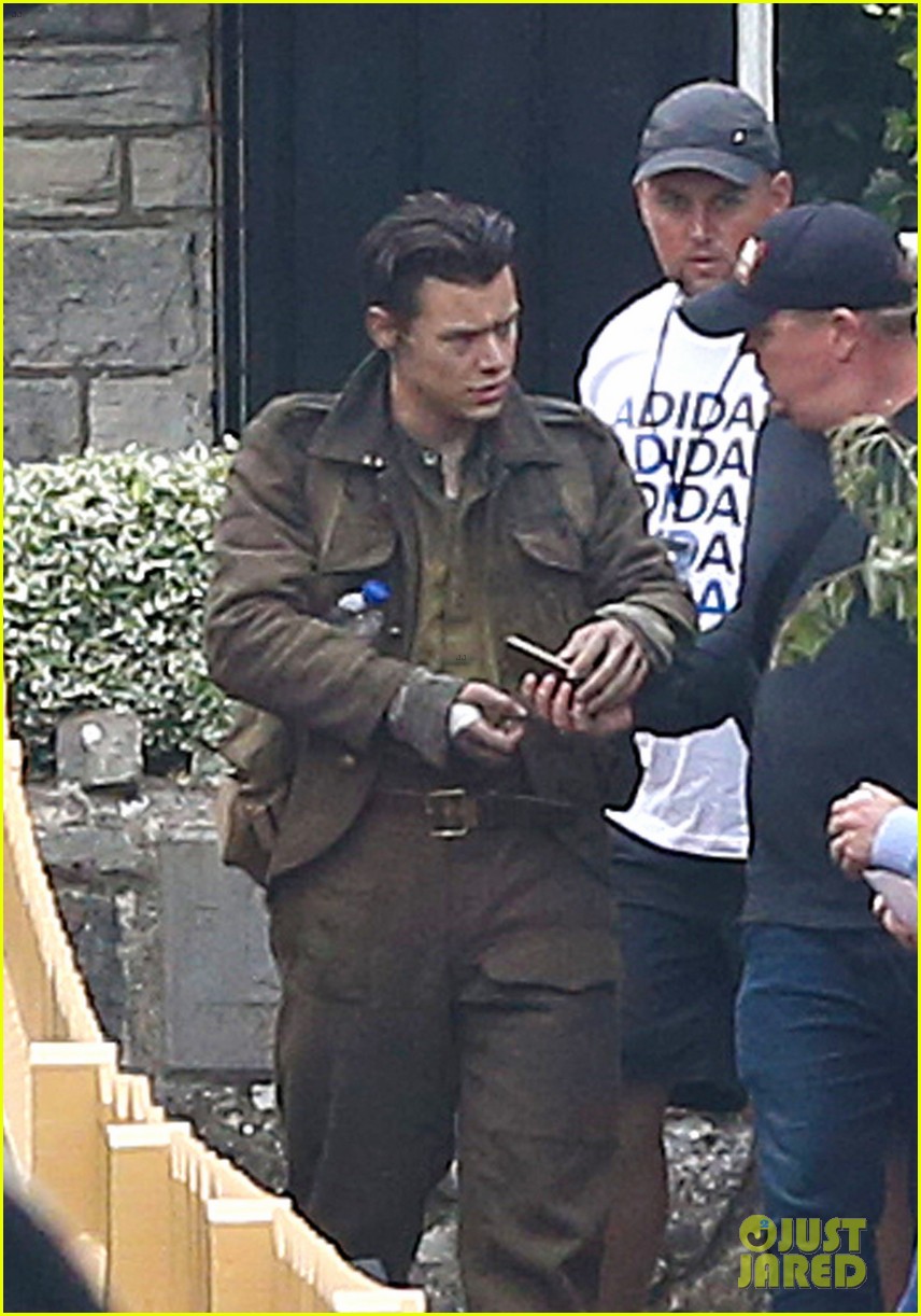 Harry Styles Continues Filming Train Scene for Acting Debut 'Dunkirk ...