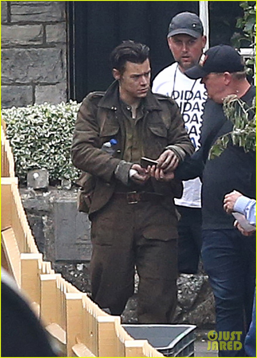 Full Sized Photo of harry styles dunkirk set england train 11 | Harry ...