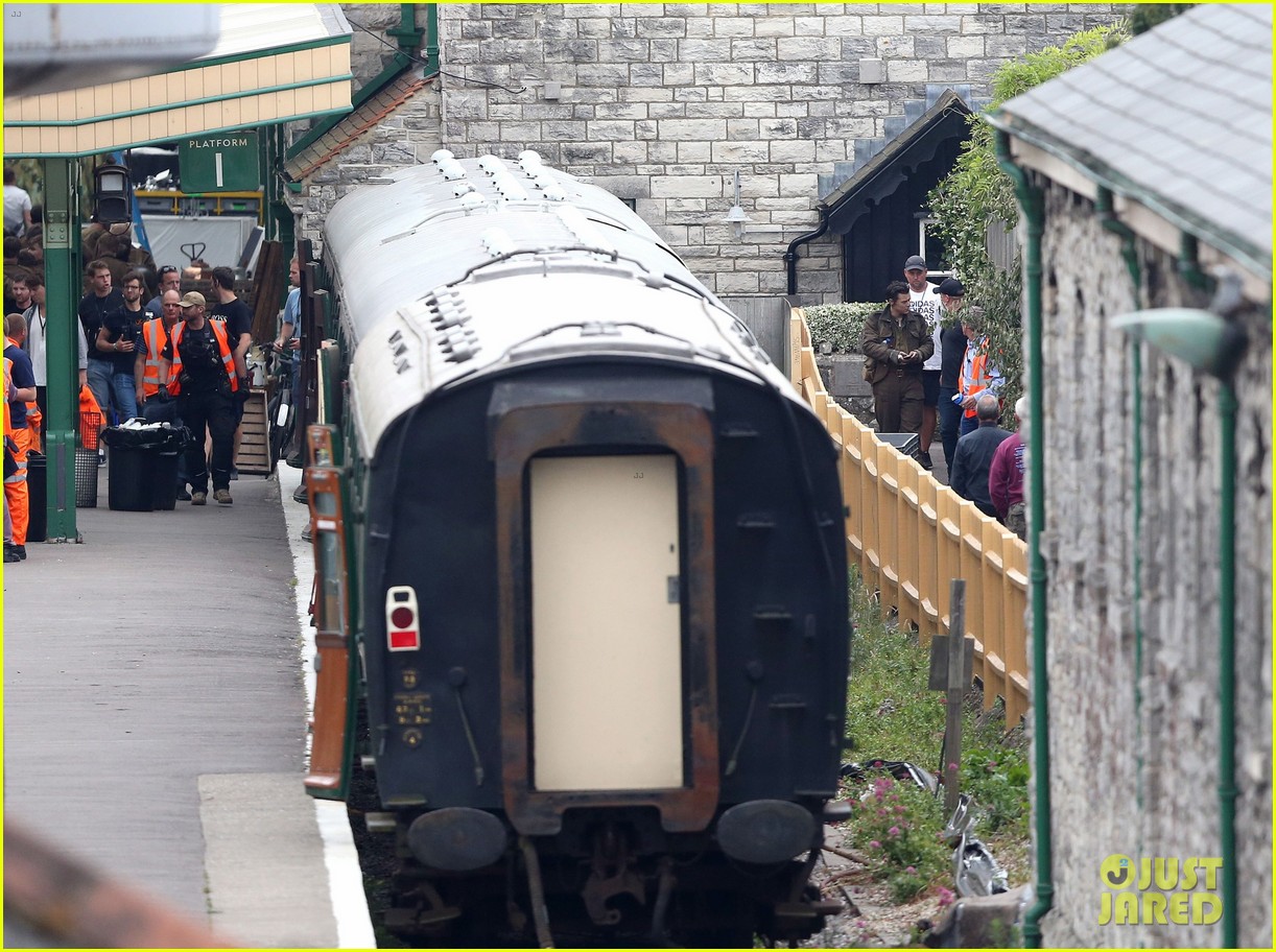 Full Sized Photo of harry styles dunkirk set england train 15 | Harry ...