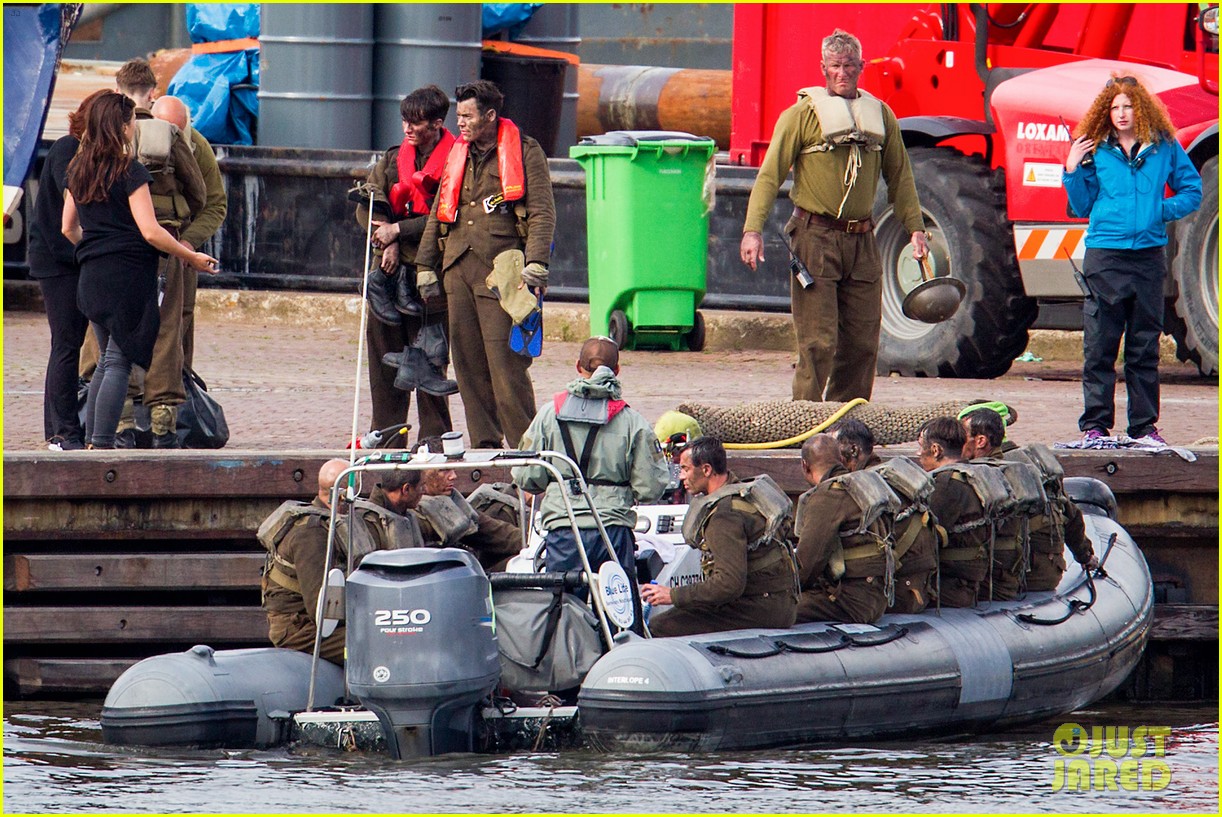 Harry Styles Continues Filming Train Scene for Acting Debut 'Dunkirk ...