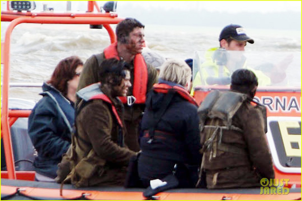 Harry Styles Continues Filming Train Scene for Acting Debut 'Dunkirk ...