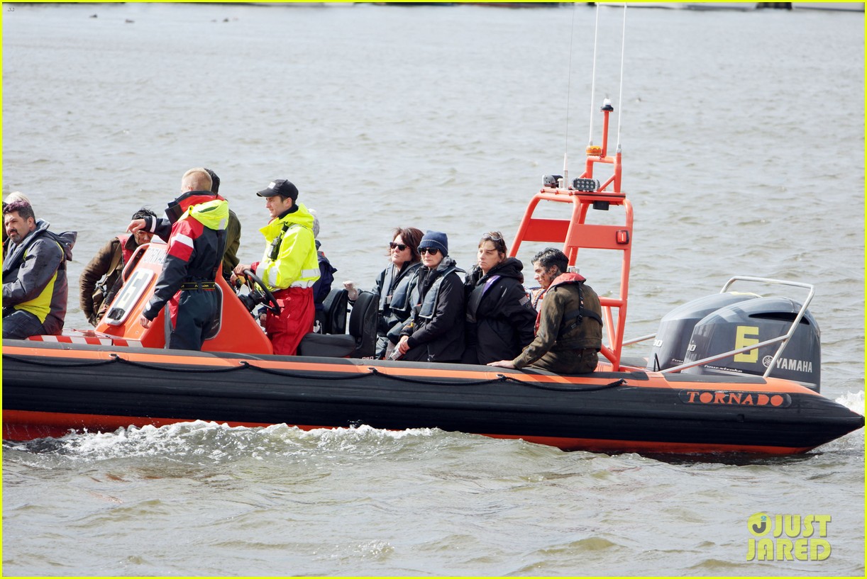 Harry Styles Continues Filming Train Scene for Acting Debut 'Dunkirk ...