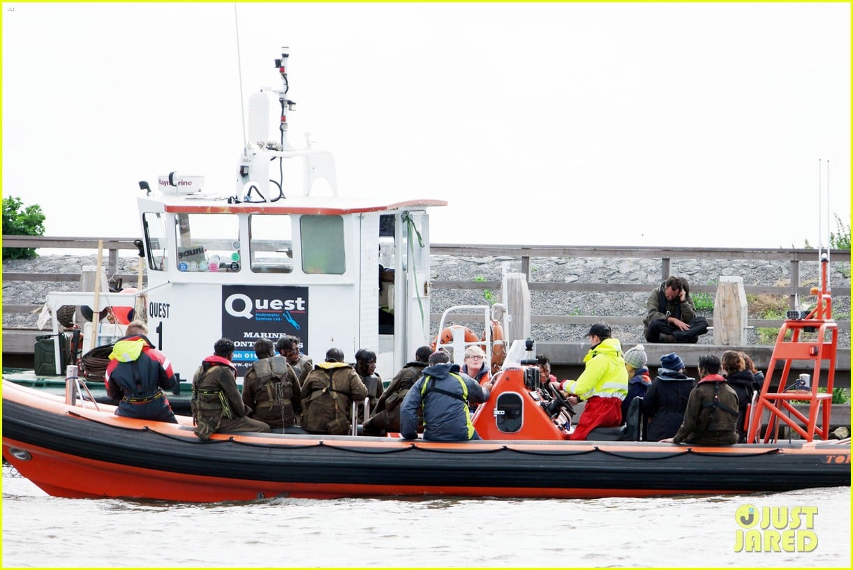 Harry Styles Continues Filming Train Scene for Acting Debut 'Dunkirk ...