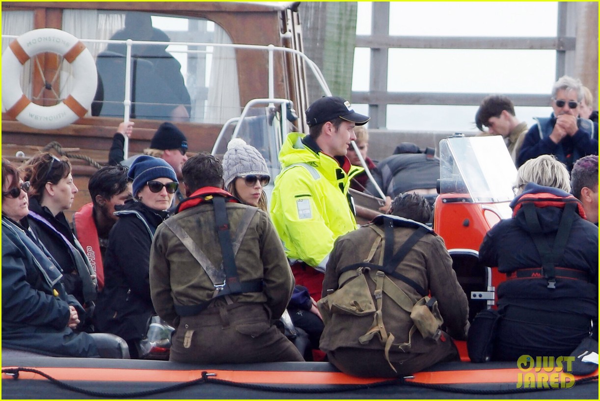 Harry Styles Continues Filming Train Scene for Acting Debut 'Dunkirk ...