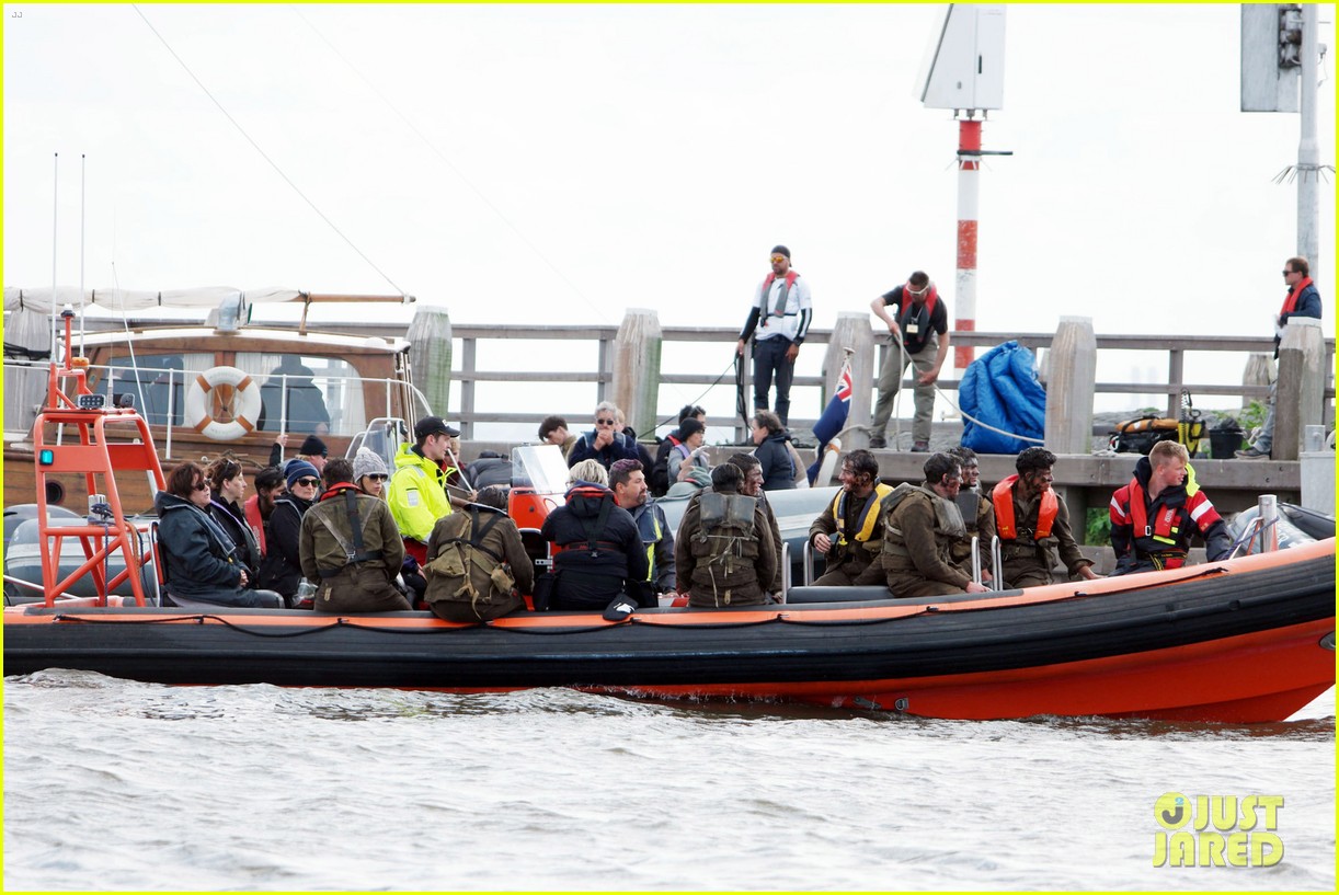 Harry Styles Continues Filming Train Scene for Acting Debut 'Dunkirk ...