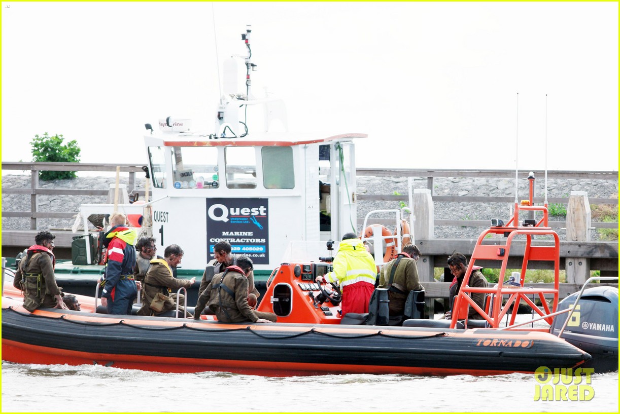 Harry Styles Continues Filming Train Scene for Acting Debut 'Dunkirk ...