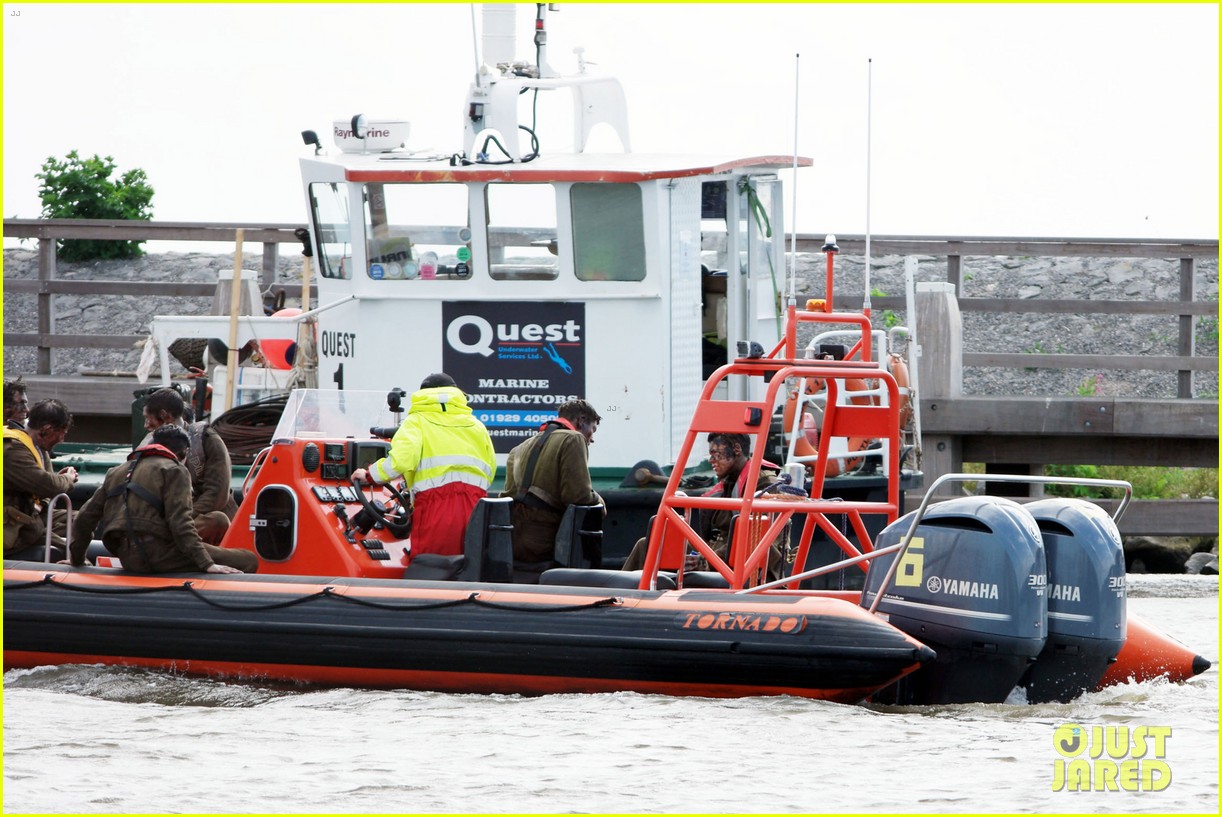 Harry Styles Continues Filming Train Scene for Acting Debut 'Dunkirk ...