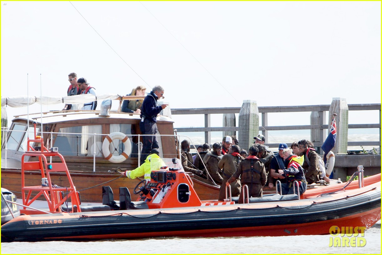 Harry Styles Continues Filming Train Scene for Acting Debut 'Dunkirk ...