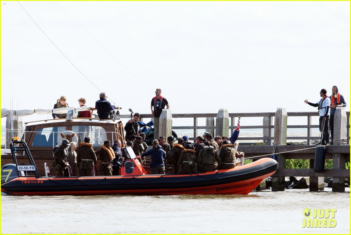 Harry Styles Continues Filming Train Scene for Acting Debut 'Dunkirk ...