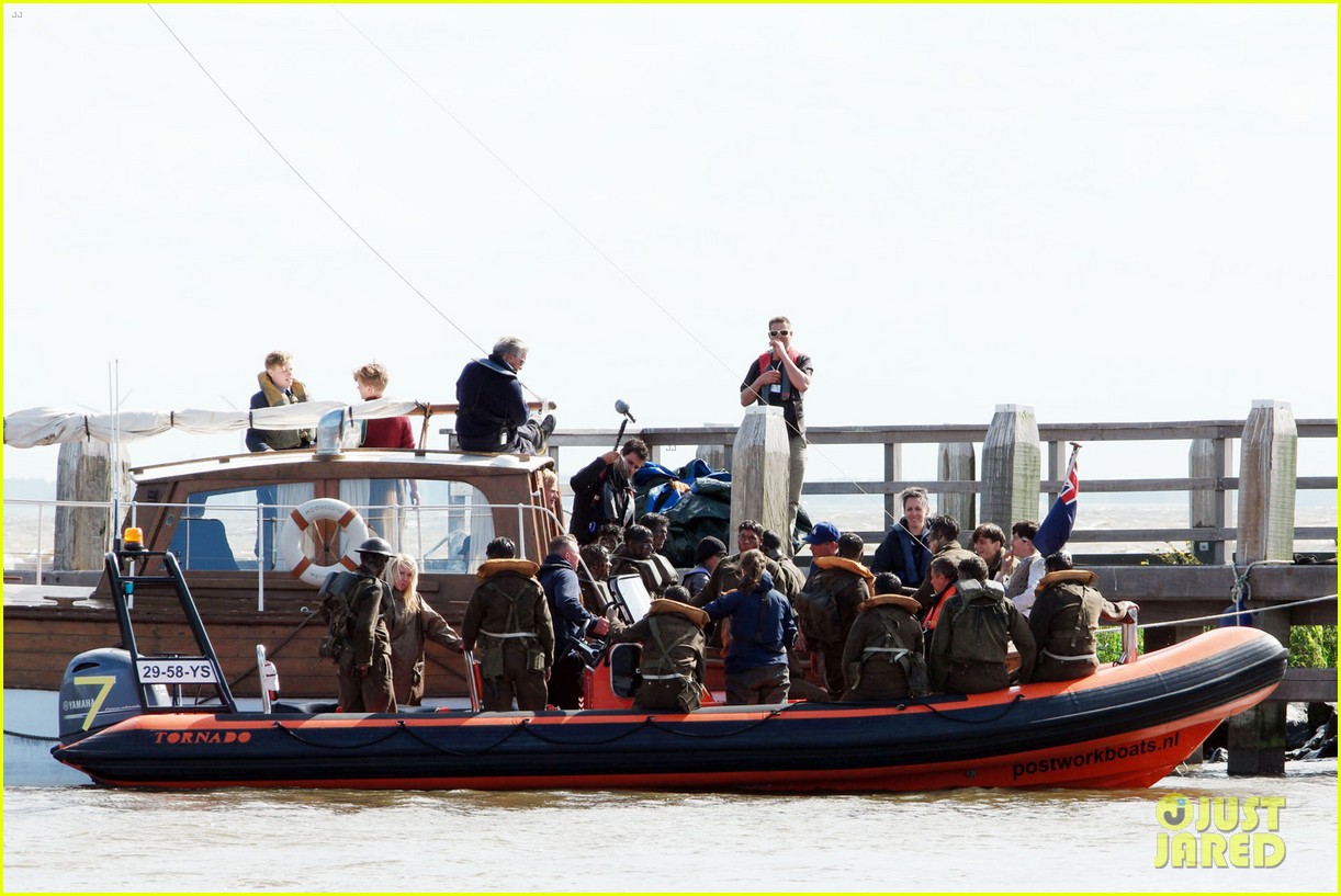 Harry Styles Continues Filming Train Scene for Acting Debut 'Dunkirk ...