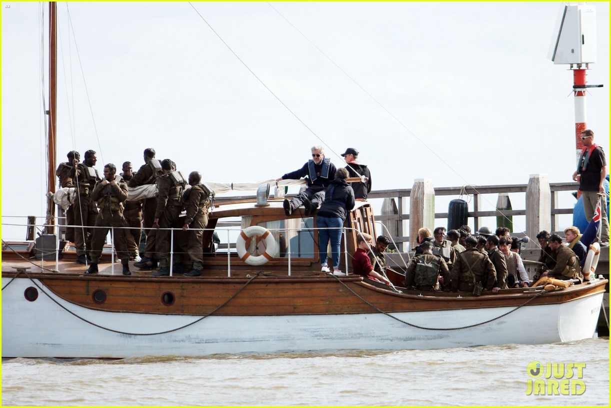 Harry Styles Continues Filming Train Scene for Acting Debut 'Dunkirk ...