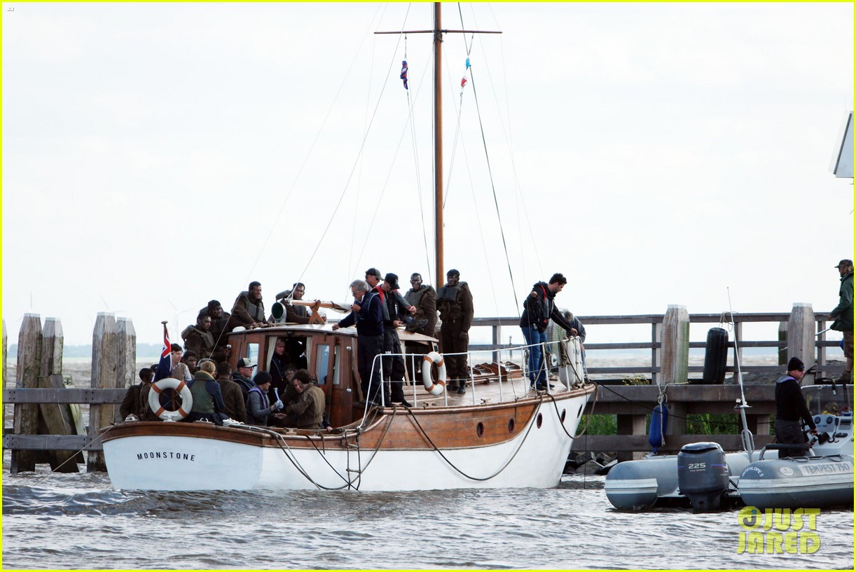 Harry Styles Continues Filming Train Scene for Acting Debut 'Dunkirk ...