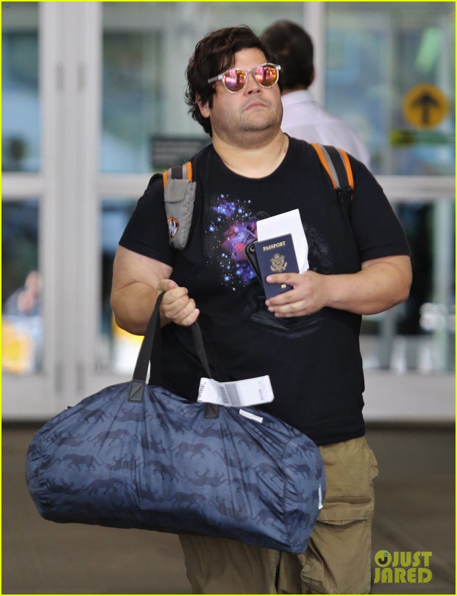 Harvey Guillen is So Proud of Kiersey Clemons' 'Flash' Casting! | Photo ...