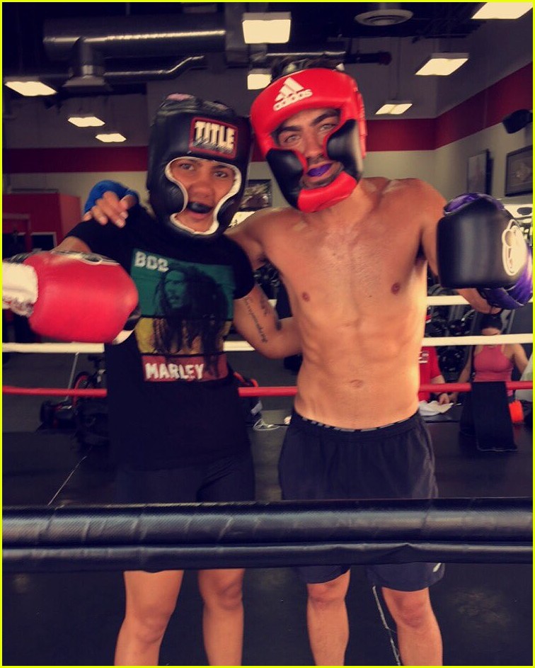 Joe Jonas & DNCE Have Fun at Vegas Pool Party! | Photo 1001244 - Photo ...