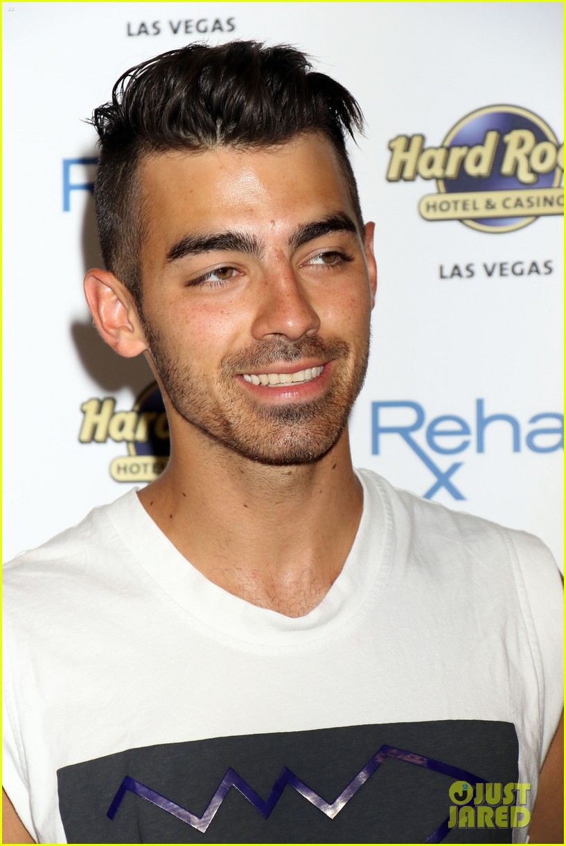 Full Sized Photo of joe jonas shares more shirtless photos 16 | Joe ...