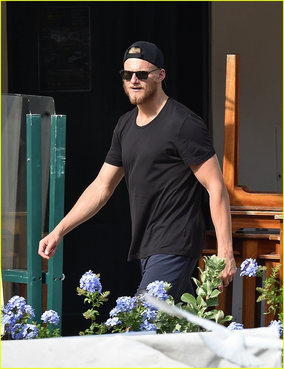 Alexander Ludwig Bares His Hot Body in Italy! | Photo 995161 - Photo ...