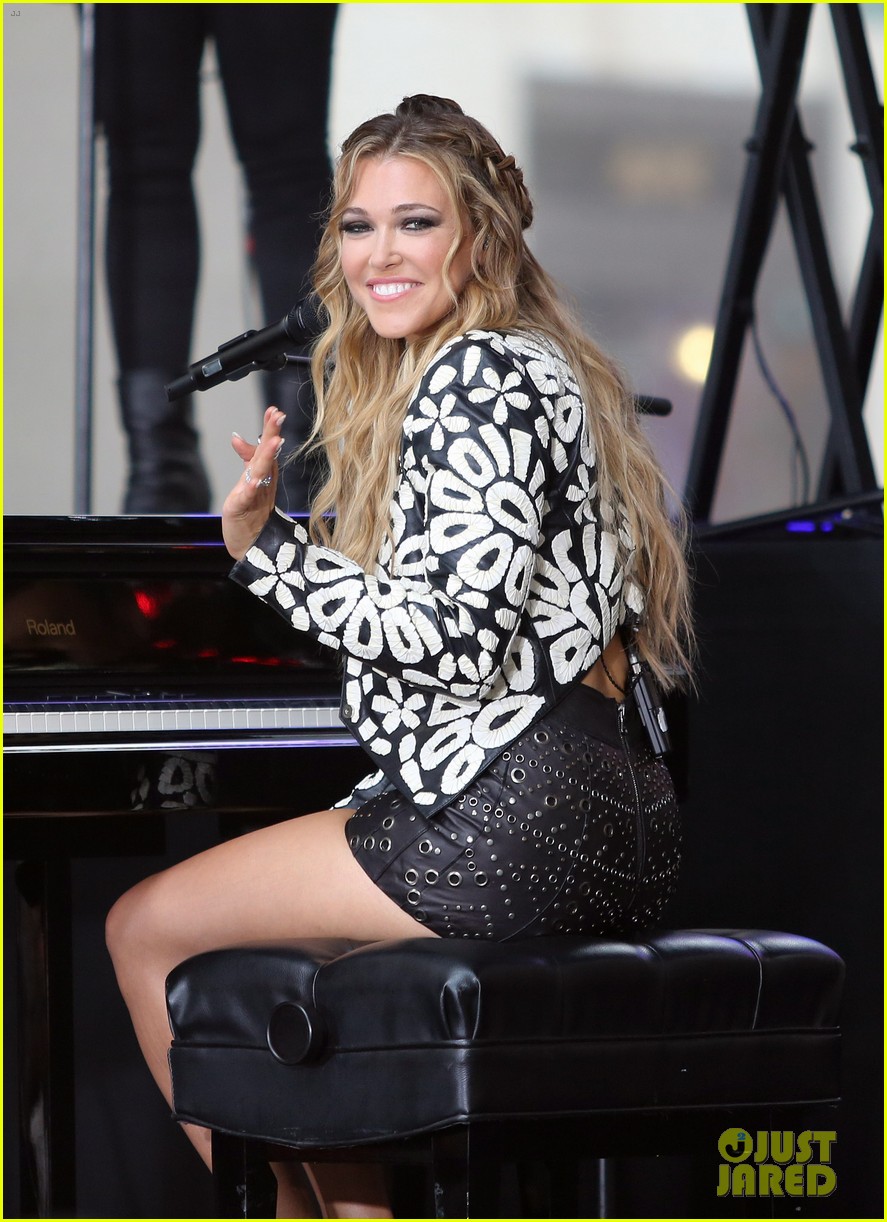 Rachel Platten Performs 'Better Place' & More for 'Today Show' Concert ...