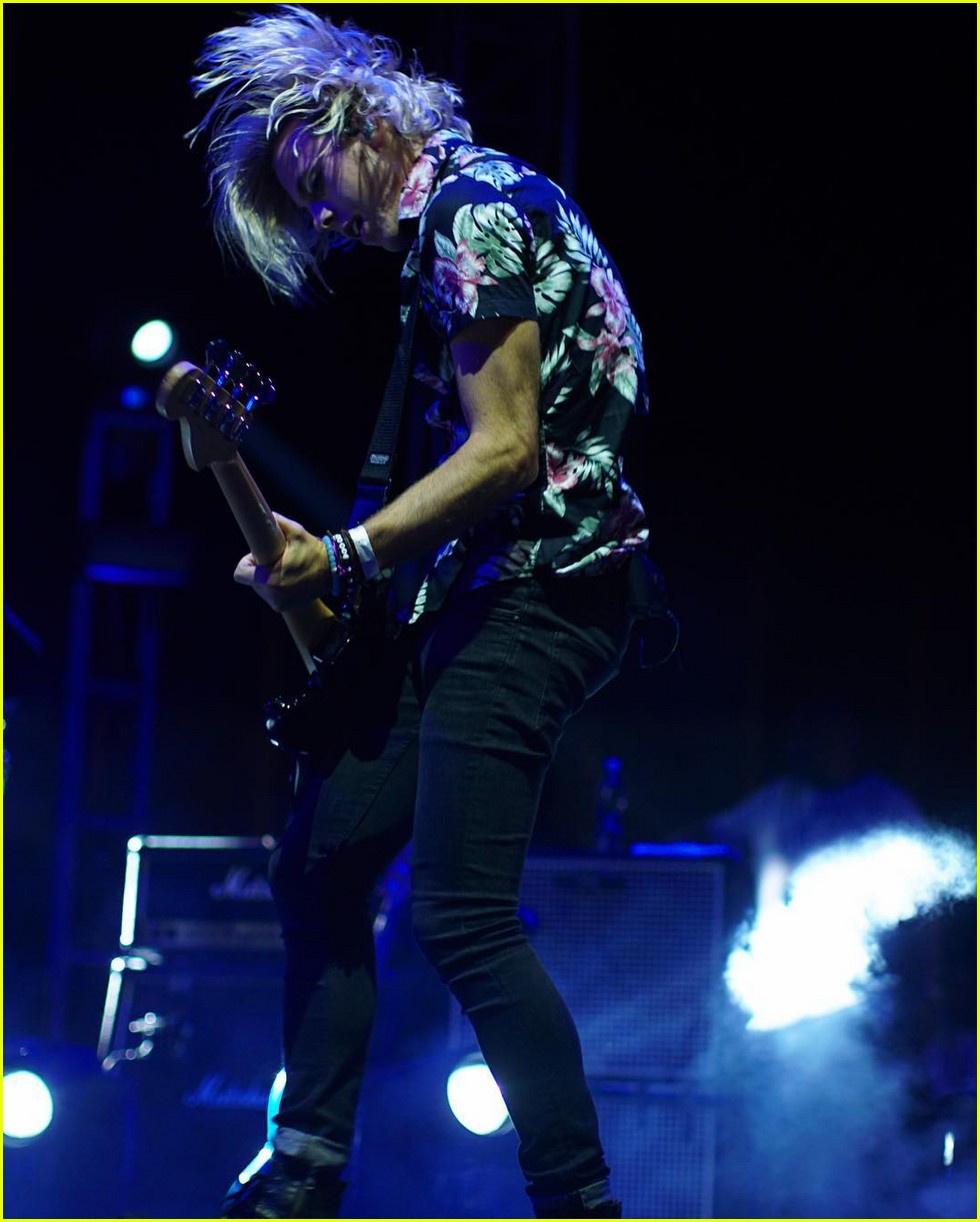 R5 Go Tubing & Ziplining Ahead Of Jamaican Concert - Watch The Fun Vid ...