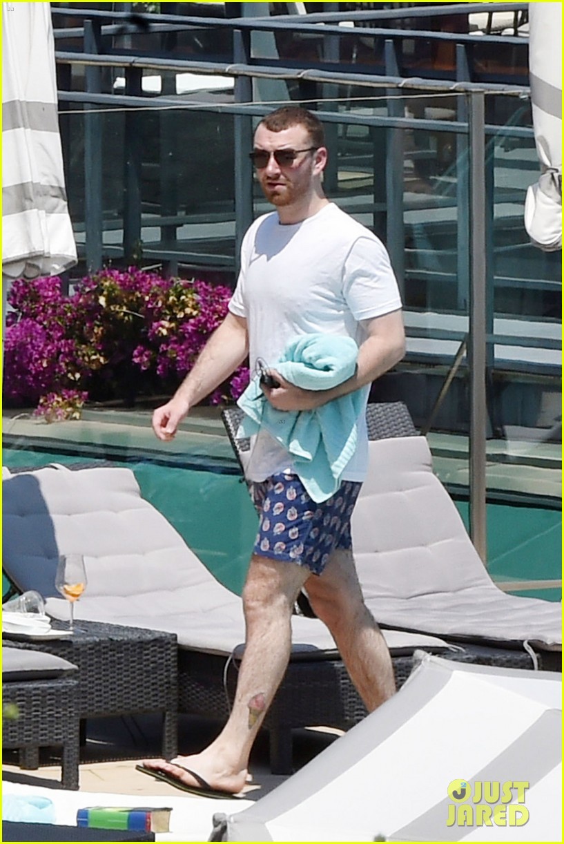 Full Sized Photo of sam smith shows off his slimmed down figure while ...