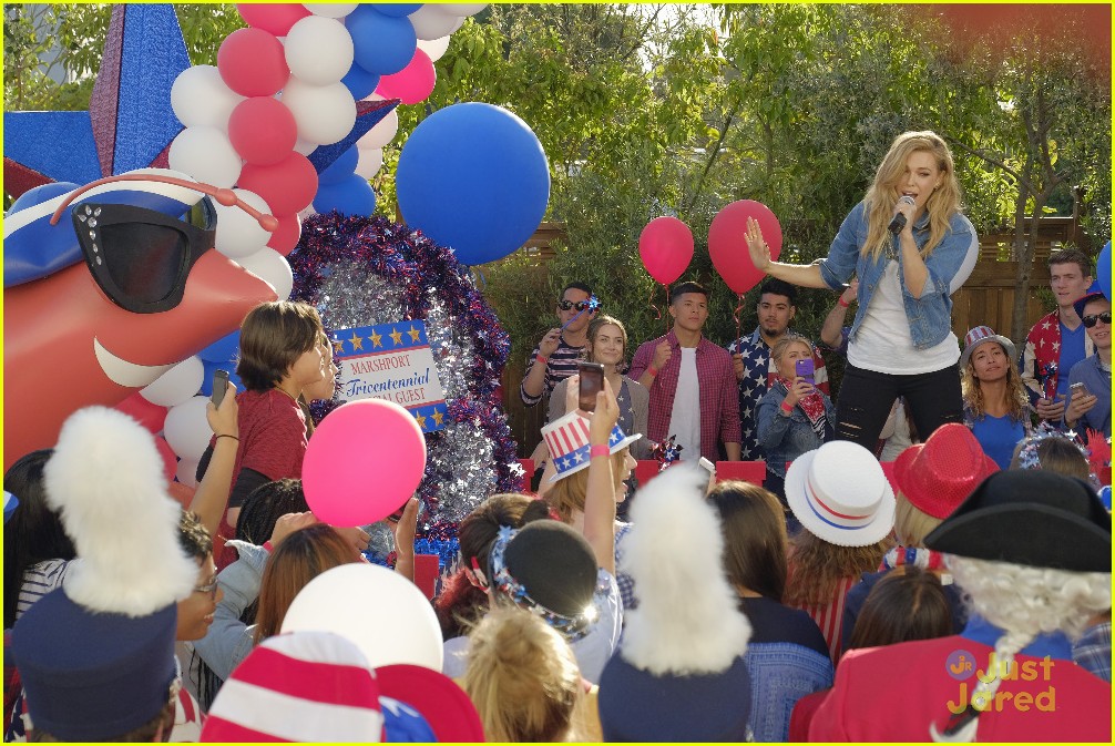 Ronni Hawk Becomes A Queen & Rachel Platten Performs on 'Stuck In The ...