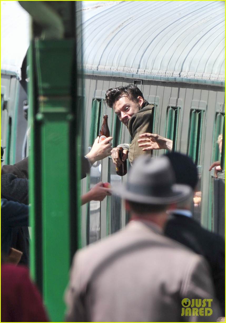 Harry Styles Continues Filming 'Dunkirk' on One Direction Hiatus ...