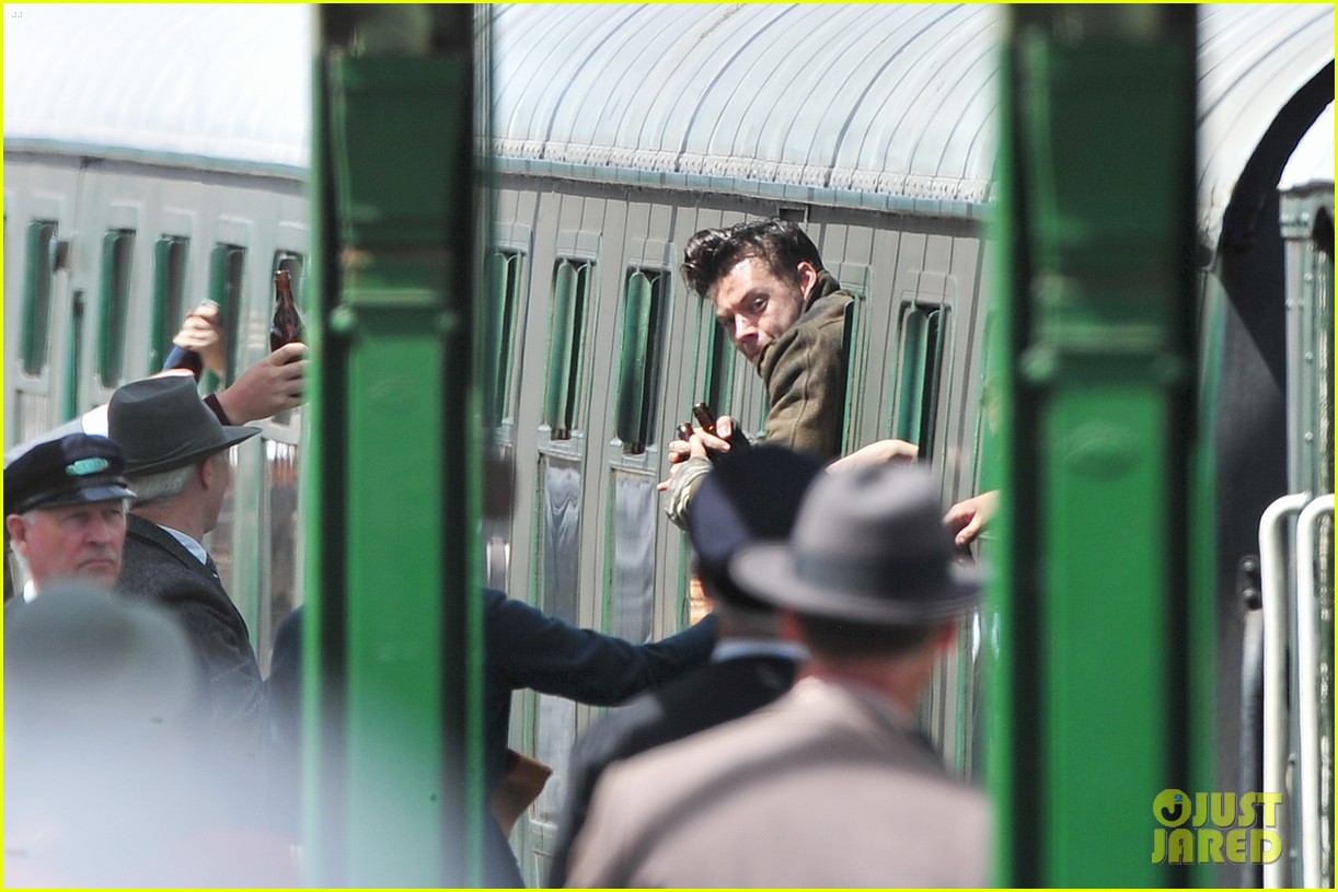 Harry Styles Continues Filming 'Dunkirk' on One Direction Hiatus ...