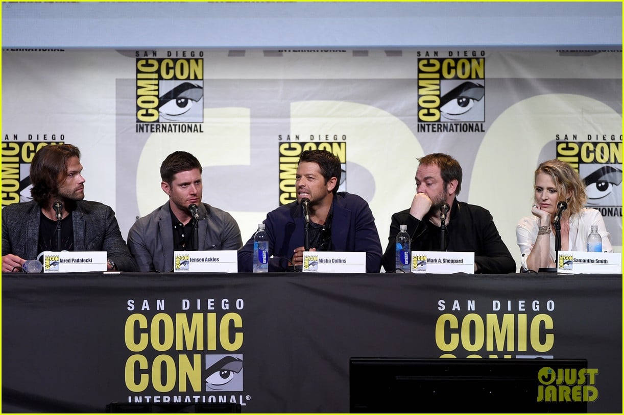 Full Sized Photo of supernatural comic con 2016 panel 18 | Couple Gets ...