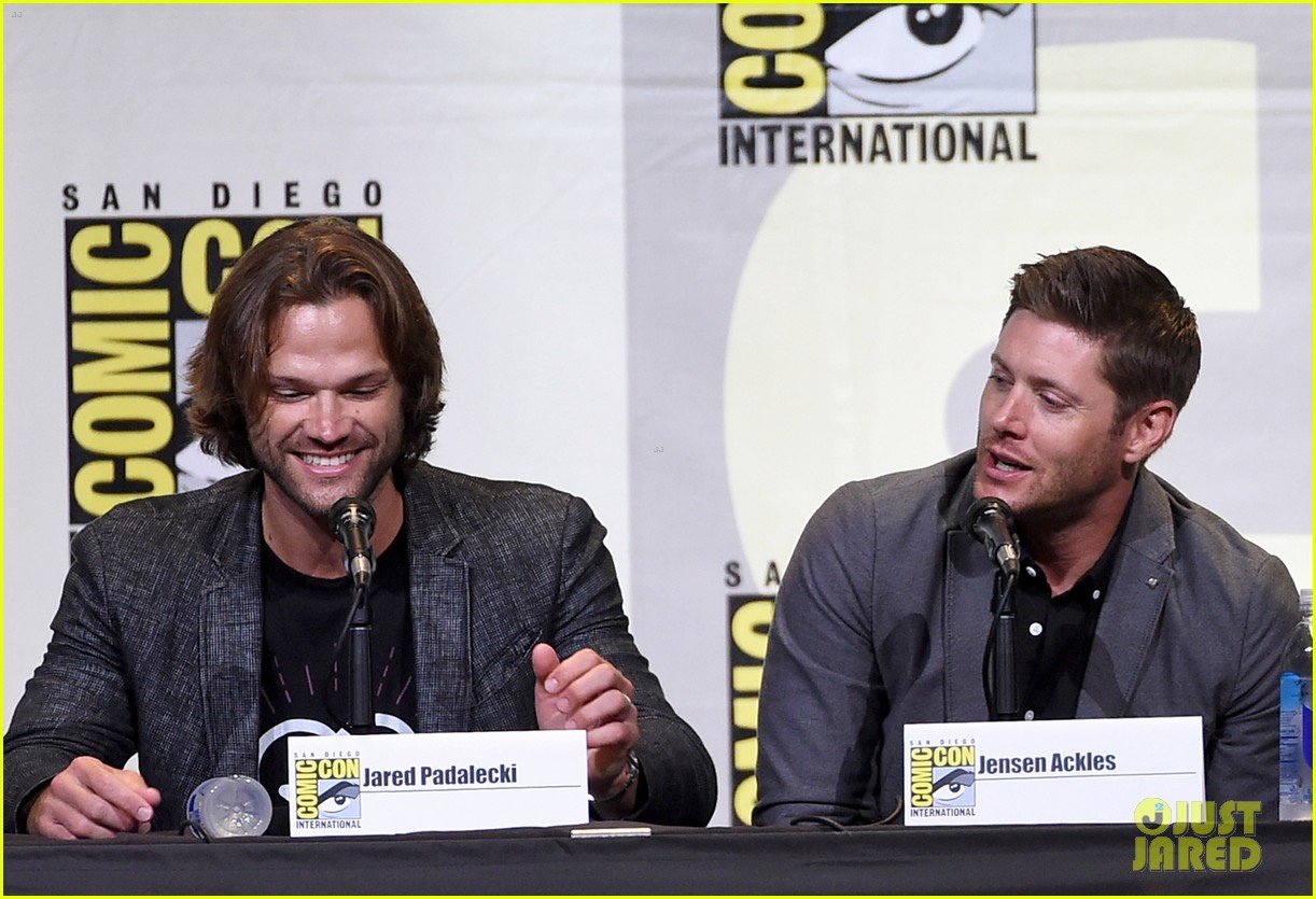 Full Sized Photo of supernatural comic con 2016 panel 21 | Couple Gets ...