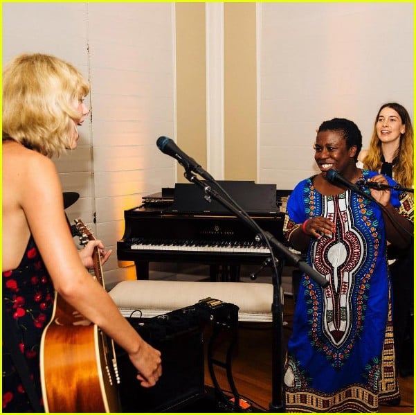 Taylor Swift Rides #Taymerica Water Slide with Boyfriend Tom Hiddleston ...