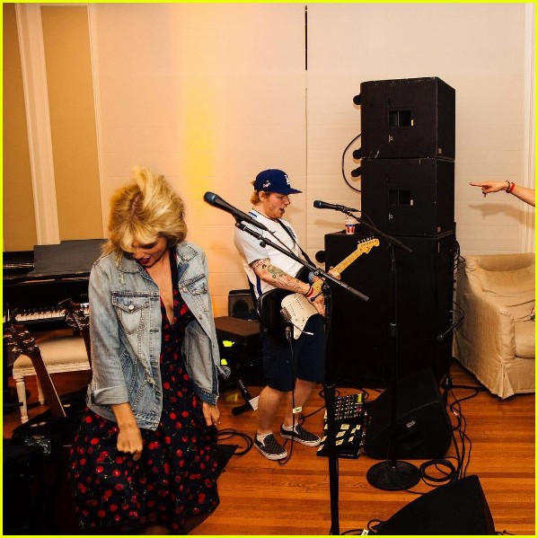 Taylor Swift Rides #Taymerica Water Slide with Boyfriend Tom Hiddleston ...