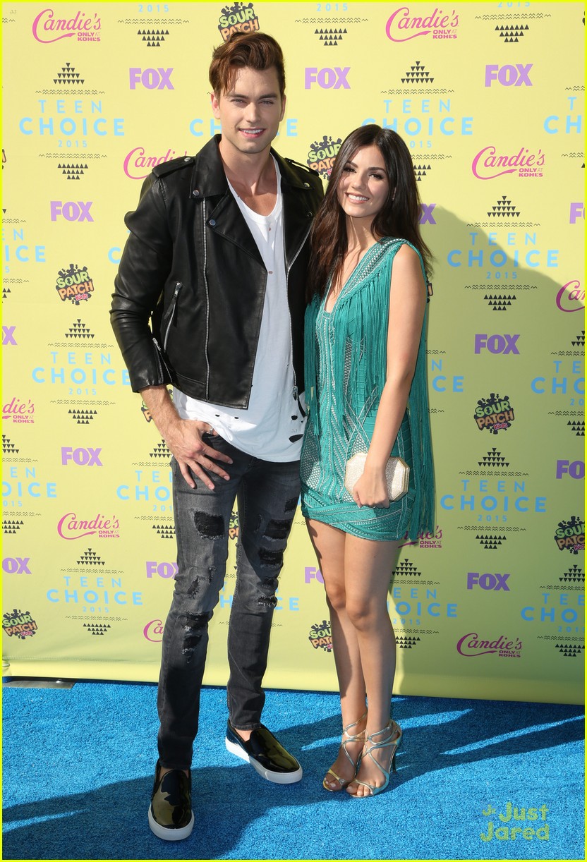 Teen Choice Awards 2016 - Looking Back at Last Year's Red Carpet ...