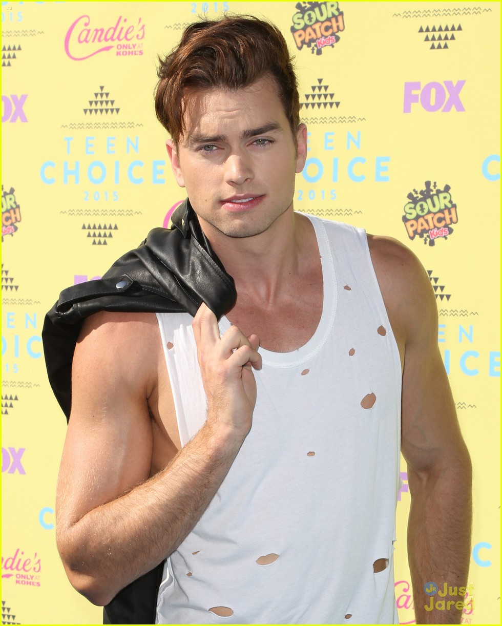 Teen Choice Awards 2016 - Looking Back at Last Year's Red Carpet ...