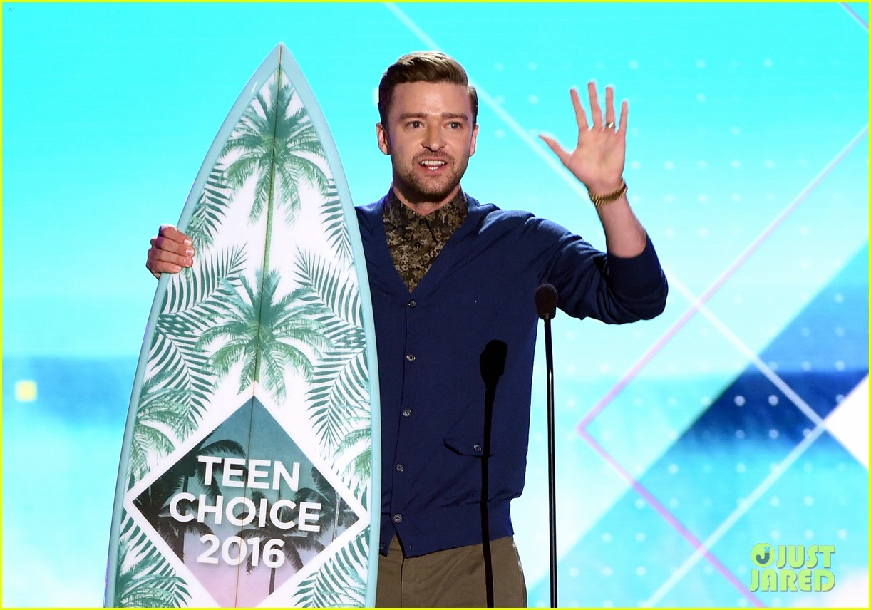 Justin Timberlake Accepts Decade Award at Teen Choice Awards 2016 ...