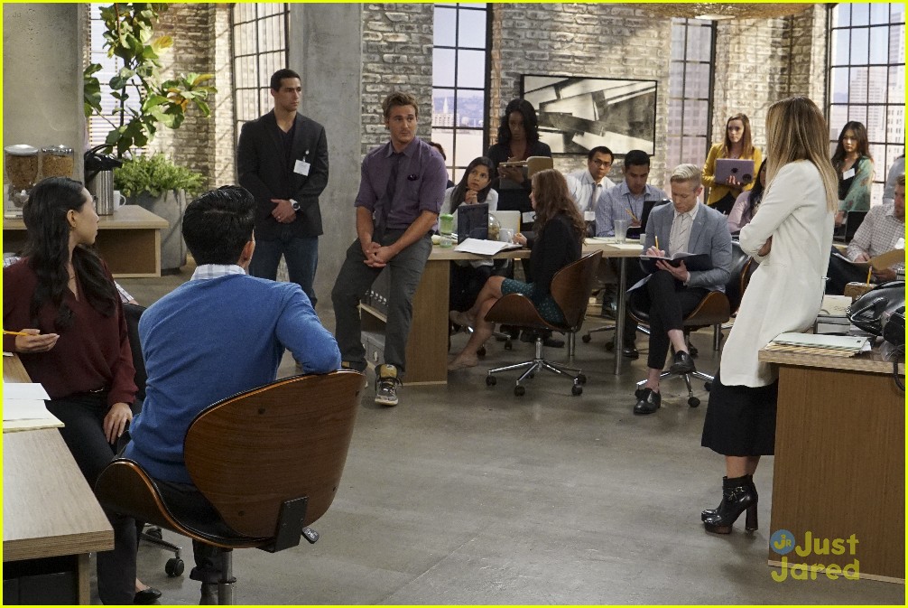 Sofia Starts Work For Logan Rawlings on Tonight's 'Young & Hungry ...