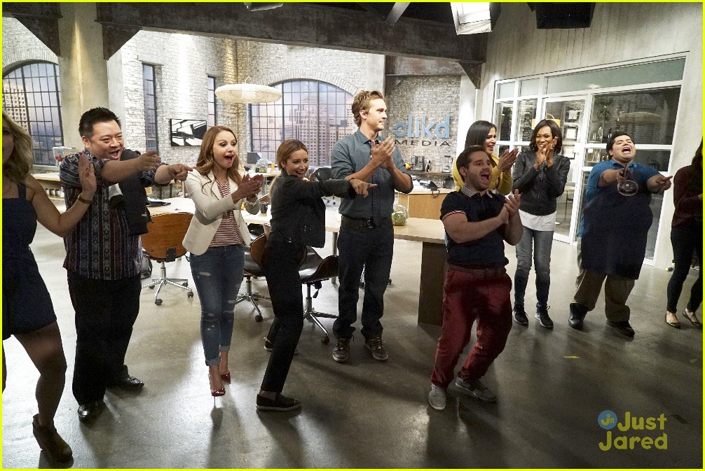 Sofia Starts Work For Logan Rawlings on Tonight's 'Young & Hungry ...