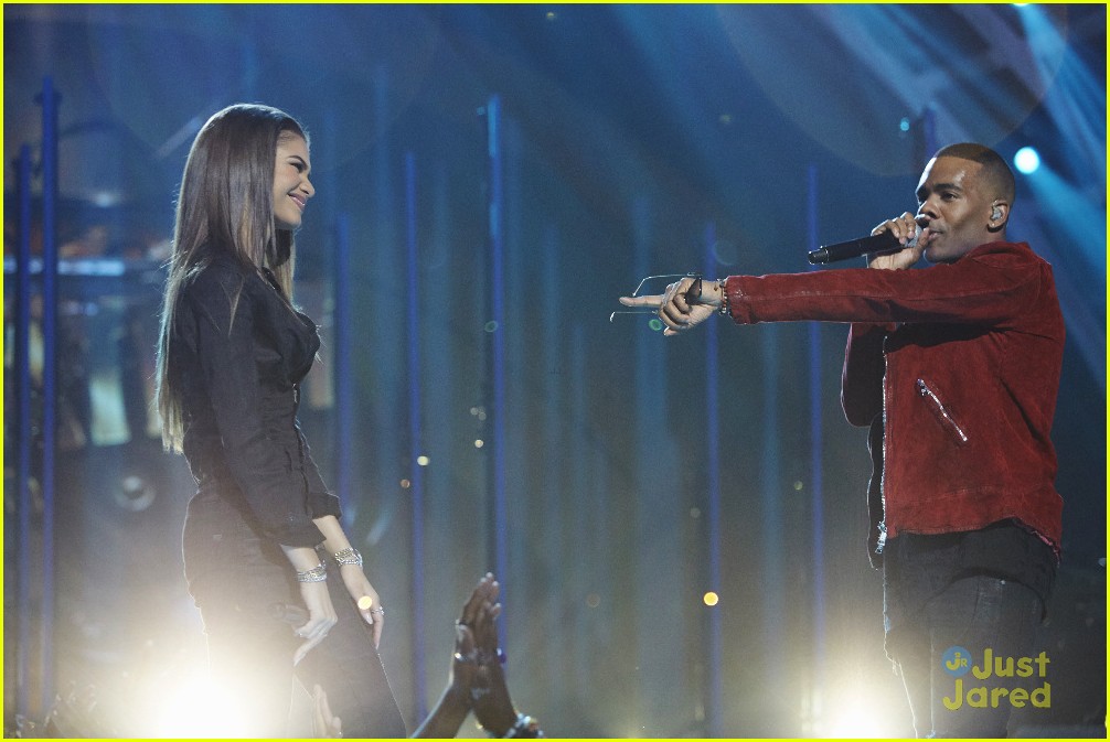 Zendaya Sings 'Let Me Love You' With Mario on 'Greatest Hits' | Photo ...