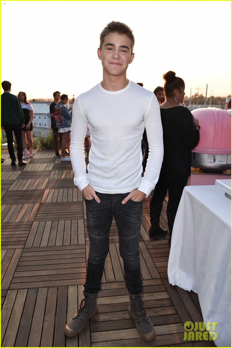 Landry Bender, Sophie Reynolds, & More Celebrate Disney Mix's Launch ...