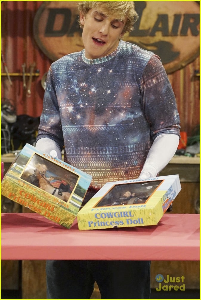 Full Sized Photo of bizaardvark unboxing stills 03 | Jake Paul Performs ...