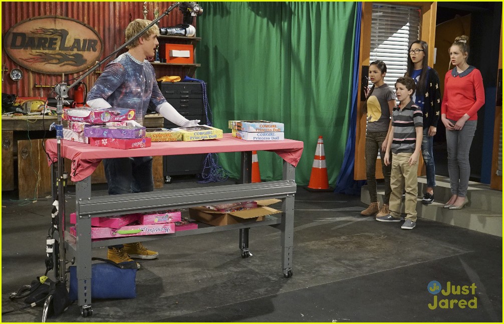 Jake Paul Performs Secret Club Ritual On 'Bizaardvark' Tonight | Photo ...