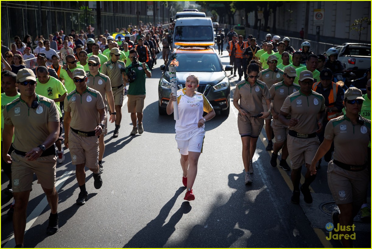 Cody Simpson Runs Olympic Torch Relay with Sister Alli in Rio | Photo ...