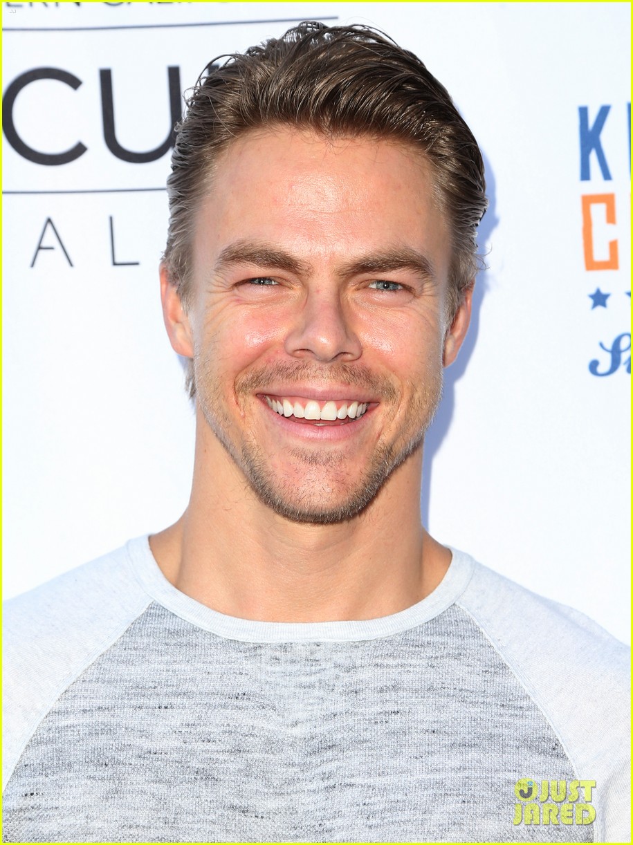 Derek Hough Plays Ping Pong For Kershaw's Challenge | Photo 1009887 ...