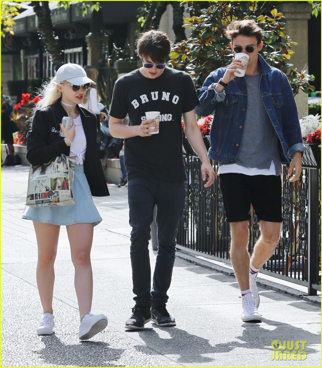 Dove Cameron & Mitchell Hope Grab Breakfast Together in Vancouver ...