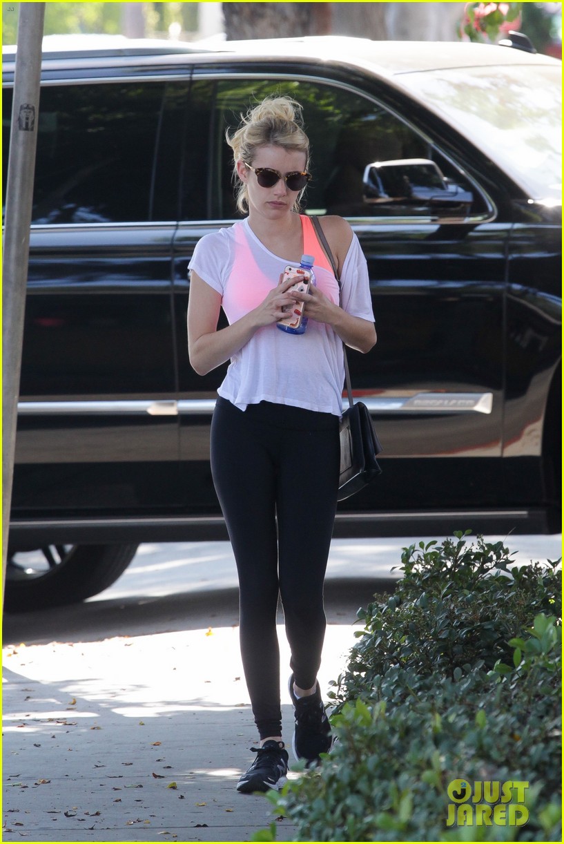 Emma Roberts Sings 'Love Yourself' With Billie Lourd on 'Scream Queen ...