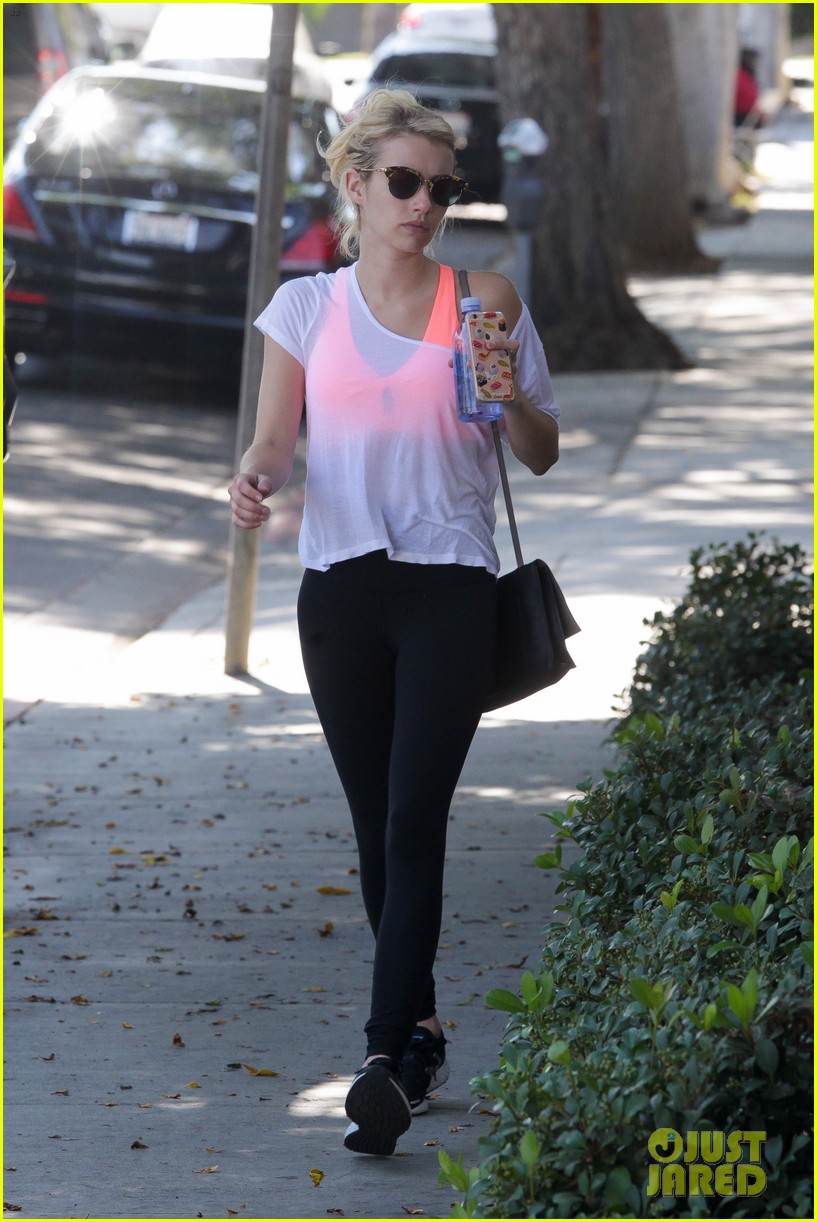 Emma Roberts Sings 'Love Yourself' With Billie Lourd on 'Scream Queen ...